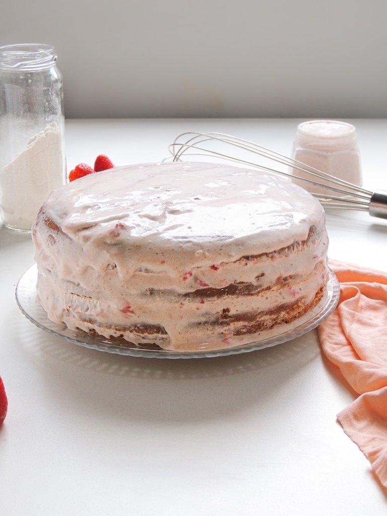 Baking Cakes in Glass Pans: A Complete Guide - Maria's Condo